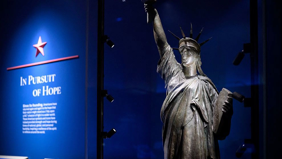 Smithsonian unveils politically neutral 250th anniversary exhibit