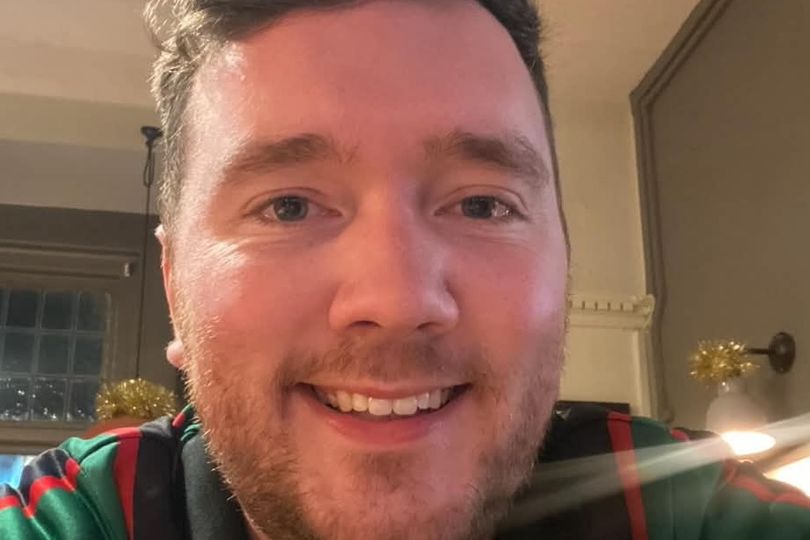 England footie kits banned from pub as punter says 'this'll drive ...