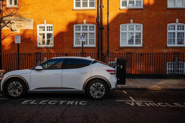 'Rule' EV motorists with driveways advised by AA to follow whenever ...
