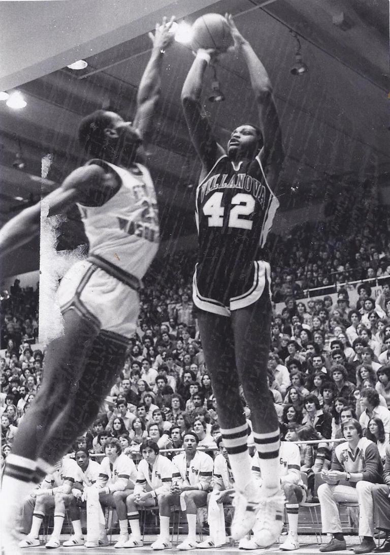 Shore hoops great Alex Bradley 'all emotional' about fellow Villanova ...