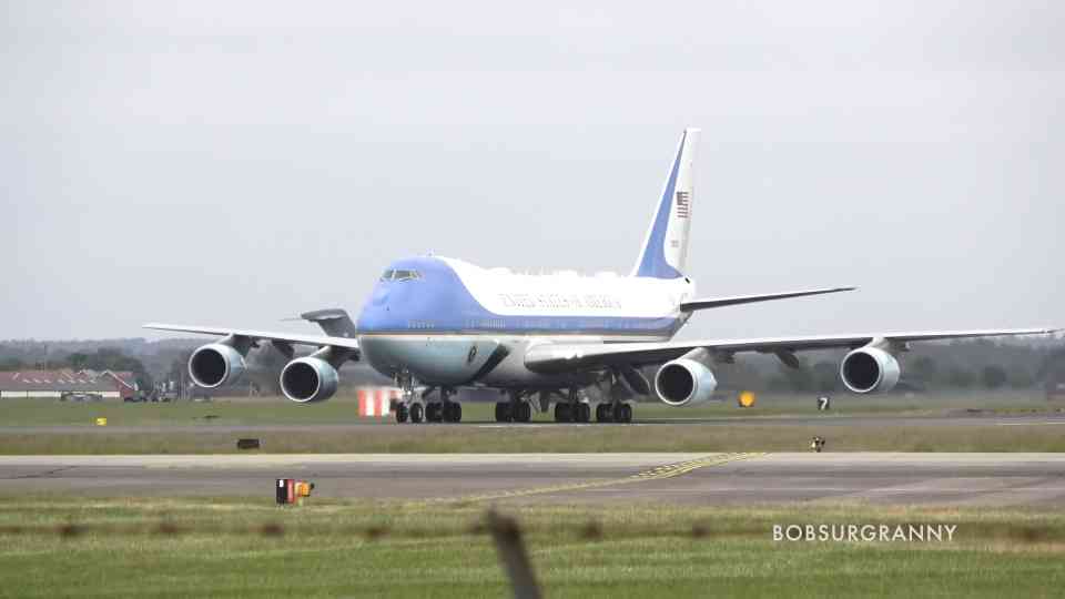 Watch Trump drop into Britain on Air Force One - then the runway ...
