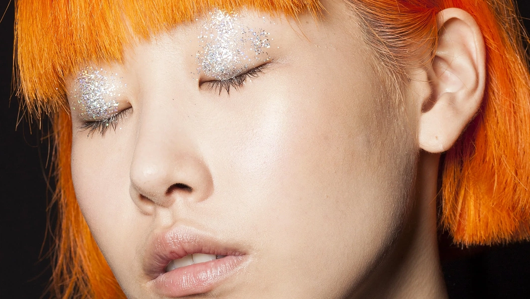 Glitter and wet-look glam redefine summer beauty trends