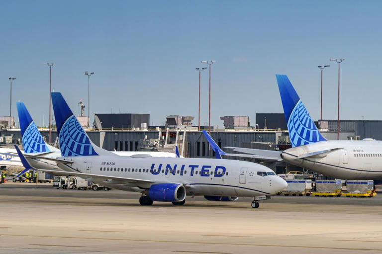 United Airlines Passengers In Disbelief Following CEO's Humble Brag ...
