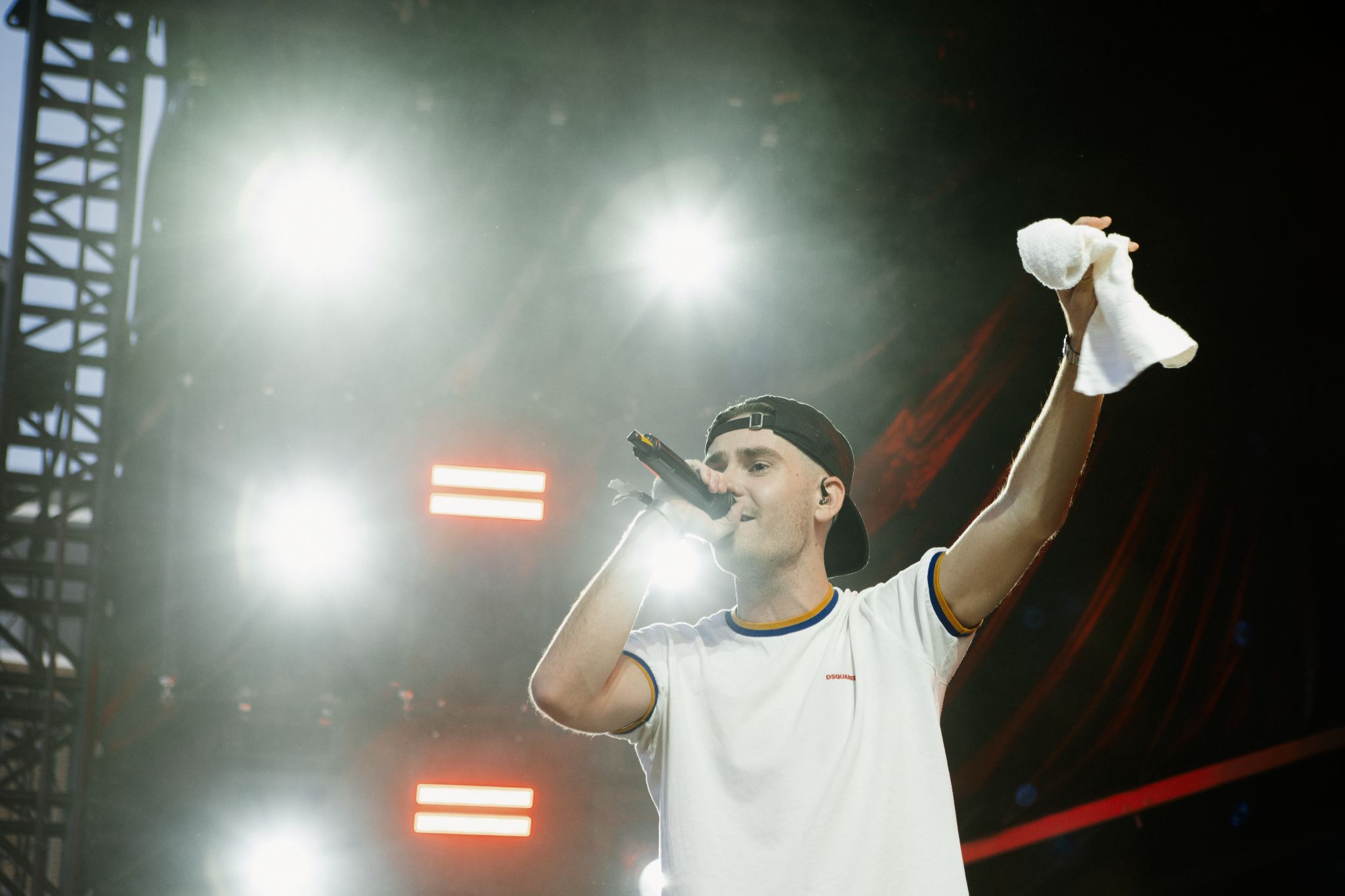Gobs faldt ned fra taget under releasekoncert med Topgunn