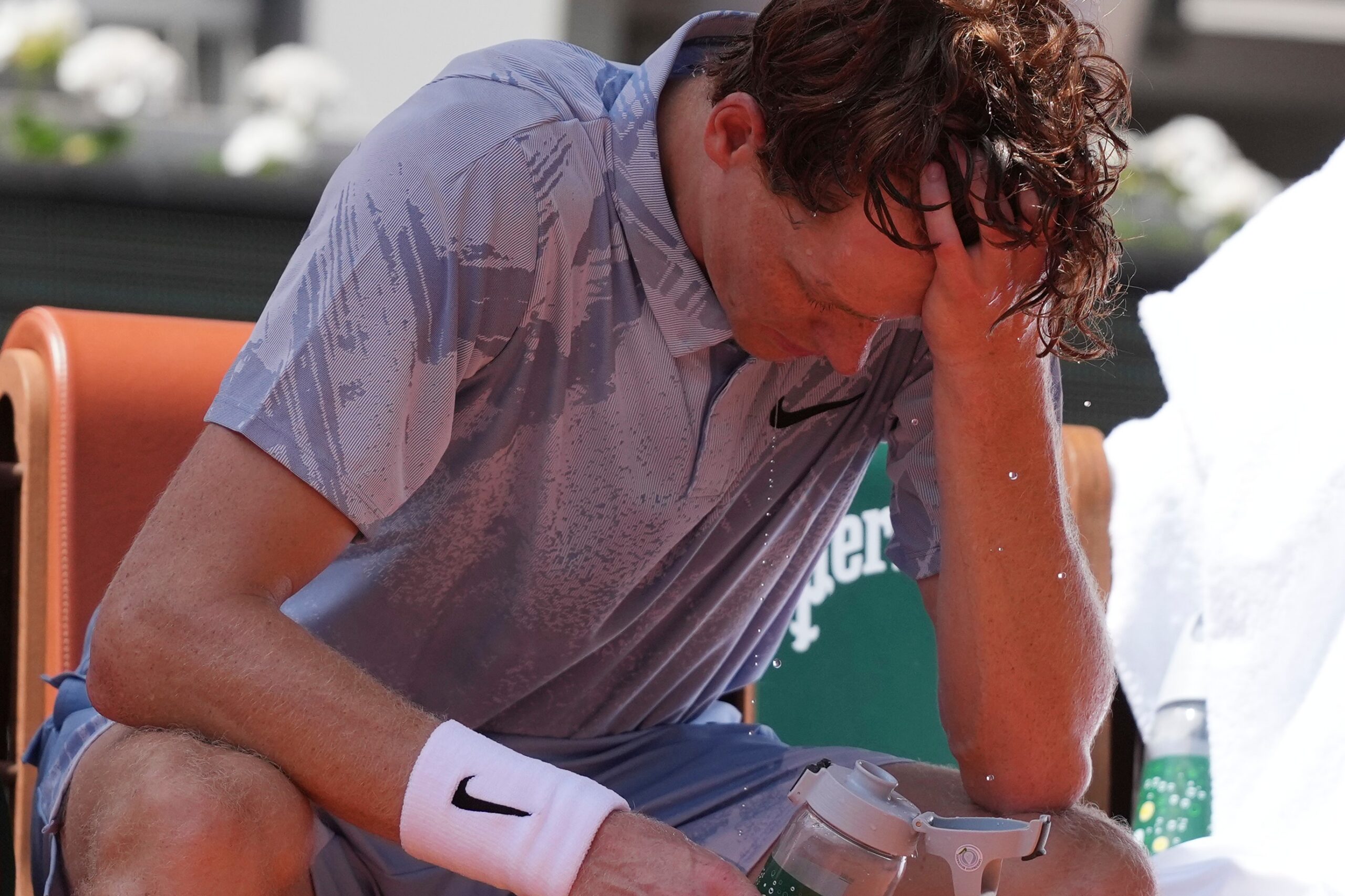 Jannik Sinner struggles with dizziness in French Open loss