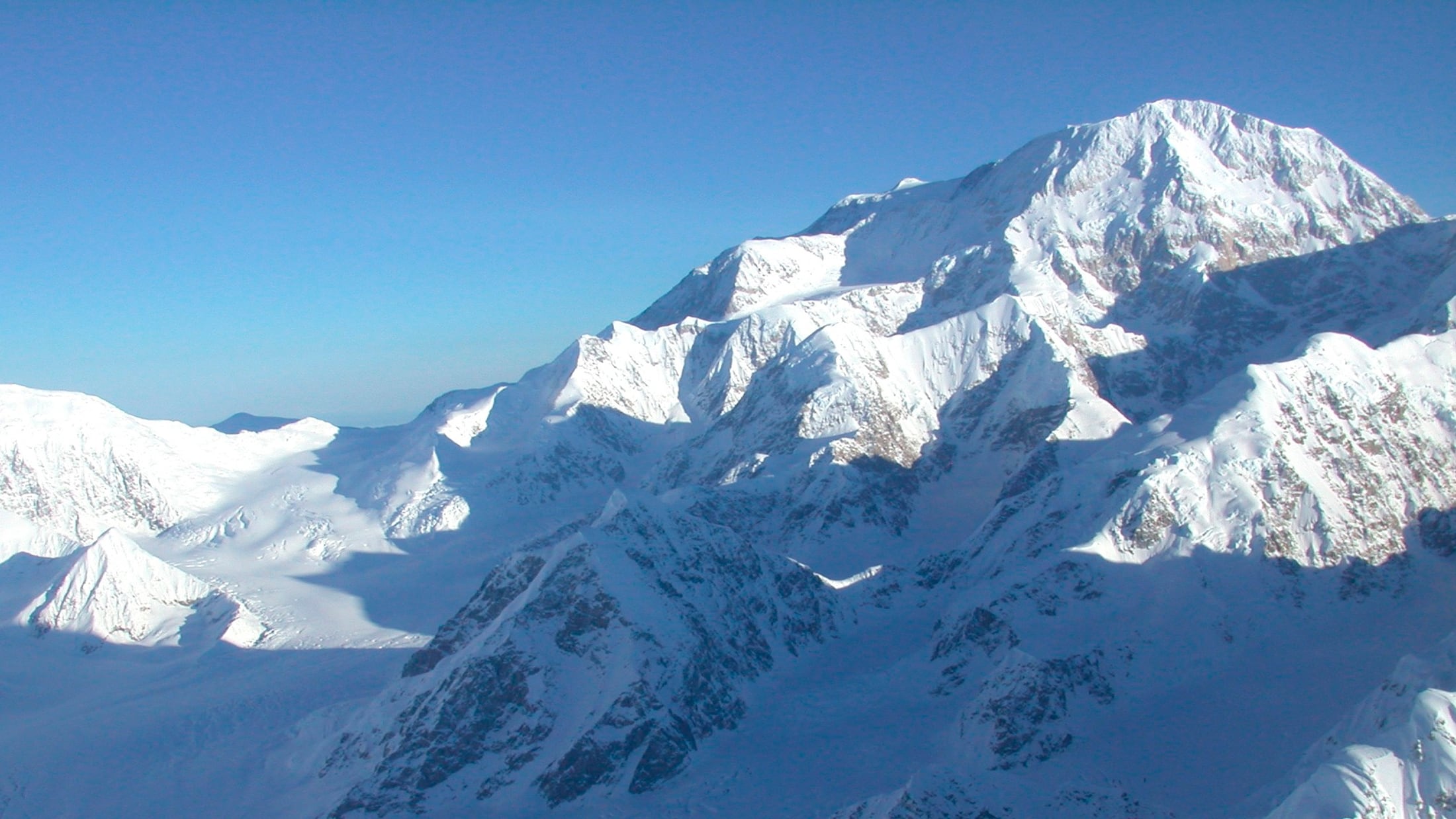 Rescue crews rush to save 4 climbers after horror mountain fall
