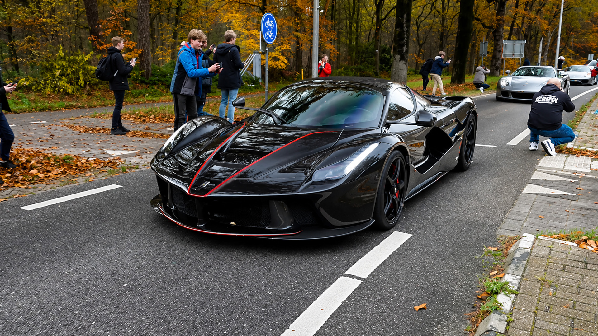 LaFerrari Aperta steals attention at car meet arrival