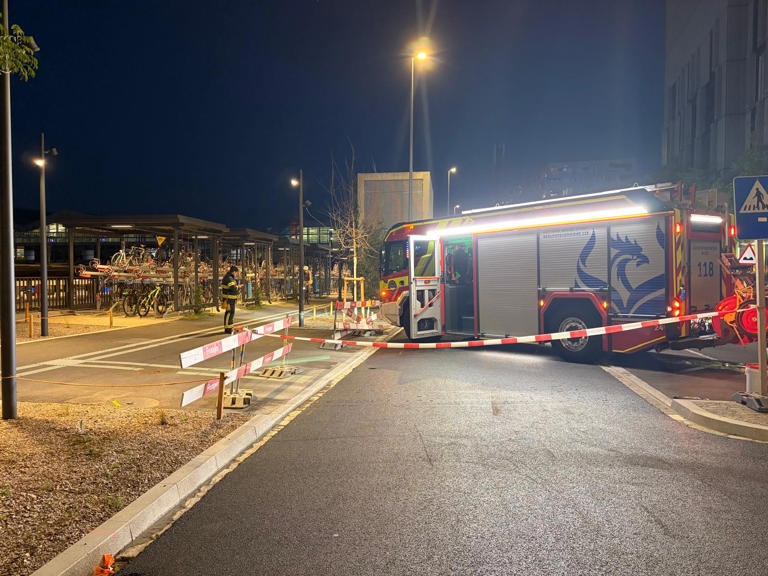 Fünf E-Bikes und ein mobiles WC in Flammen, Staatsanwaltschaft ermittelt