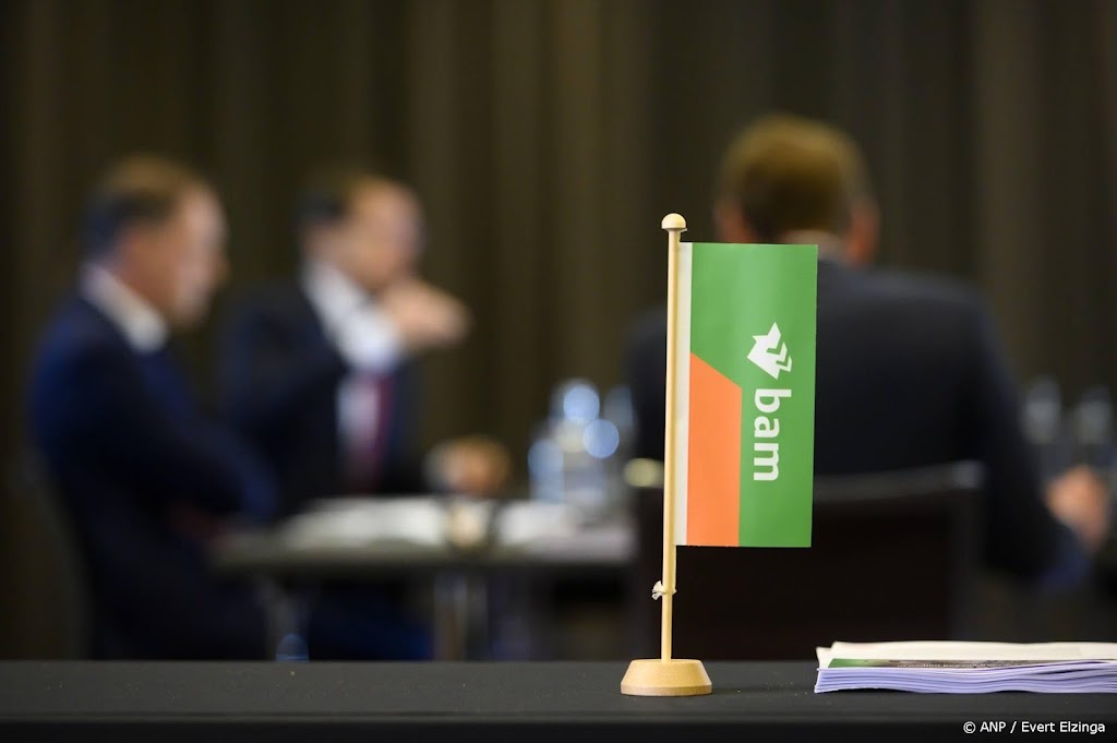 Bouwer BAM flink hoger op Damrak na koopadvies