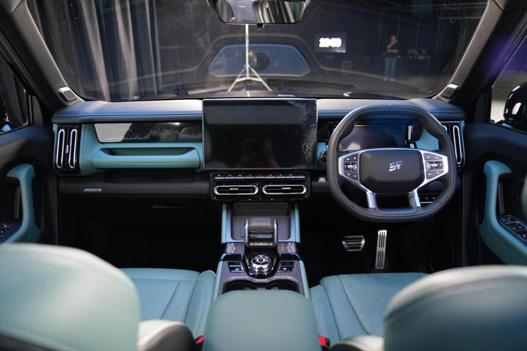 Mobil baru bermesin plug-in hybrid, ini debut Jetour T1 di Indonesia
