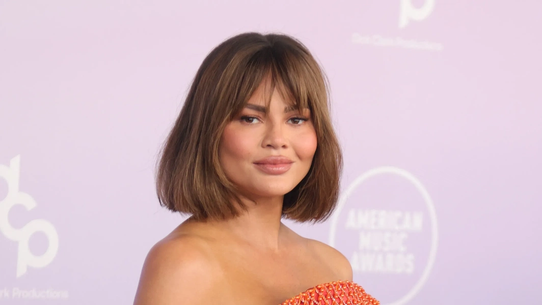 Chrissy Teigen debuts blunt bangs after near red carpet mishap