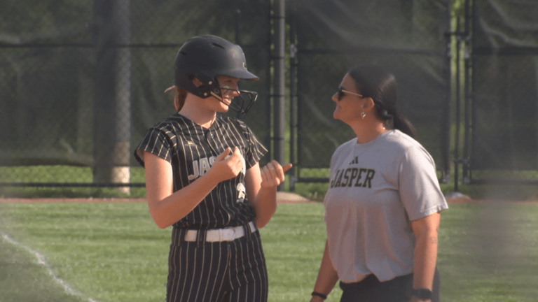 Jasper claws back late to upset Vincennes Lincoln