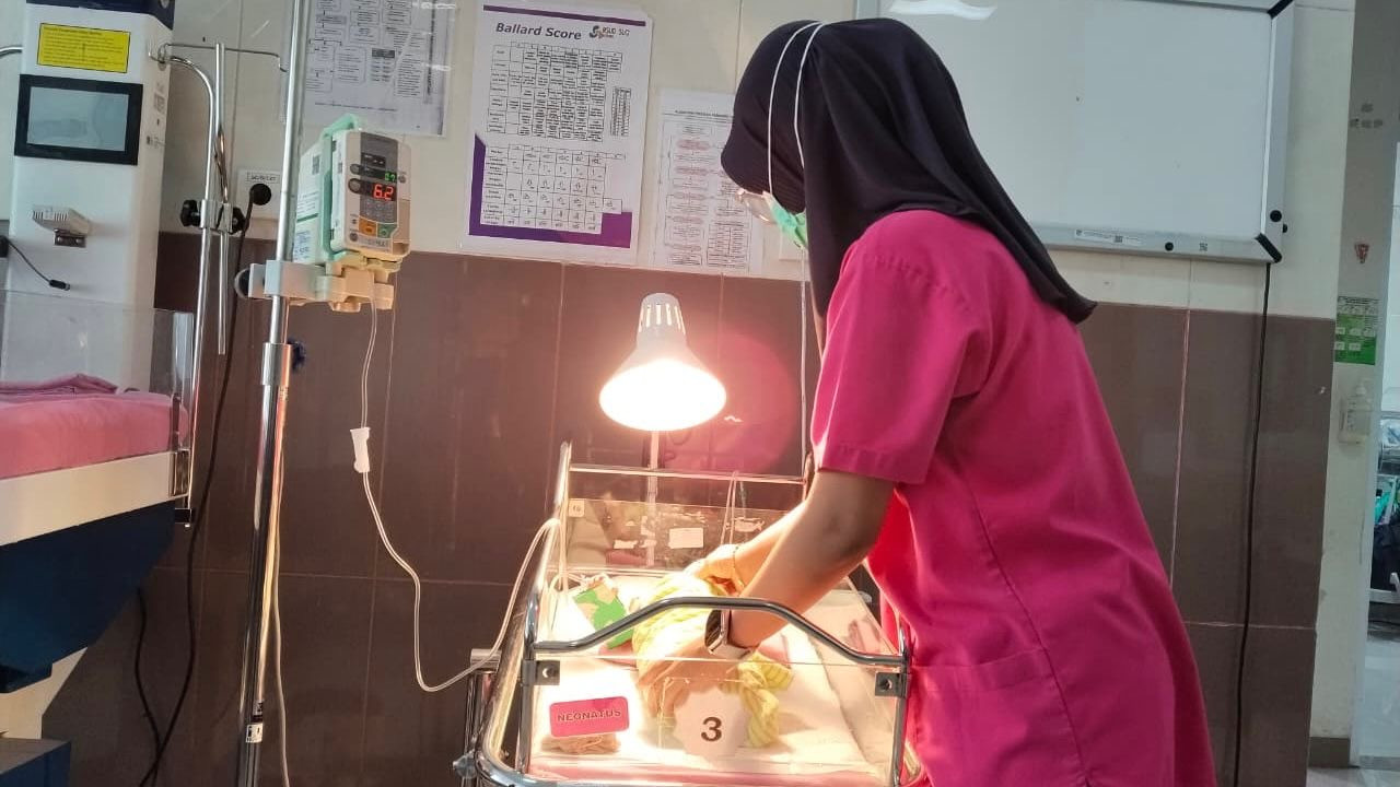 Bayi perempuan ditemukan di pinggir sawah Kediri, kondisinya memprihatinkan