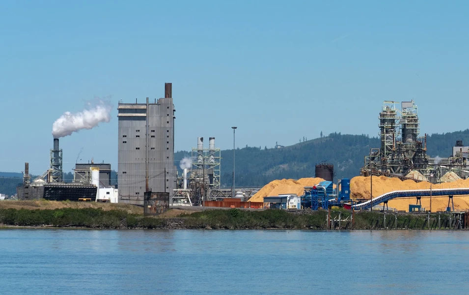 Crews flush contaminated water after Longview mill disaster