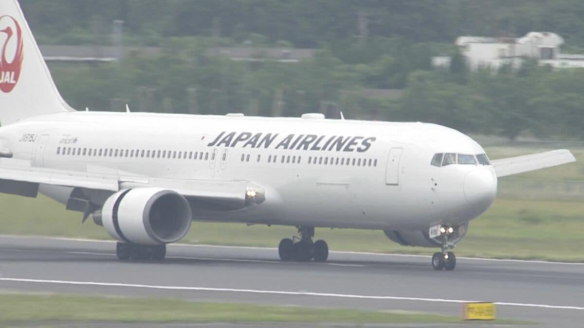 【速報】羽田空港発鹿児島空港行きJAL645便が成田空港に緊急着陸 タイヤがパンクか
