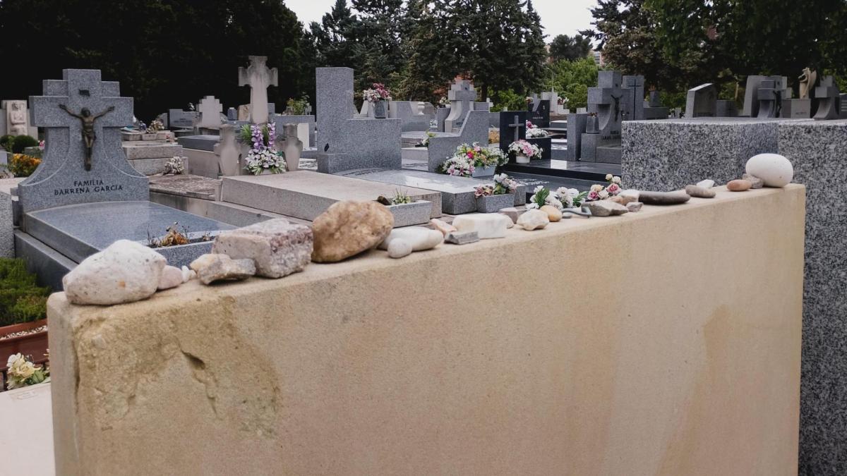Las cariñosas piedras del artista Wolf Vostell