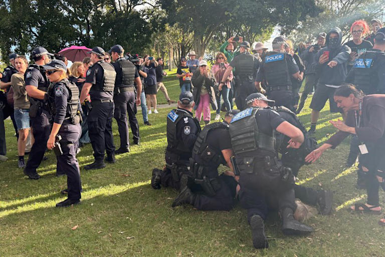 Protesters arrested during Victoria Park stand-off