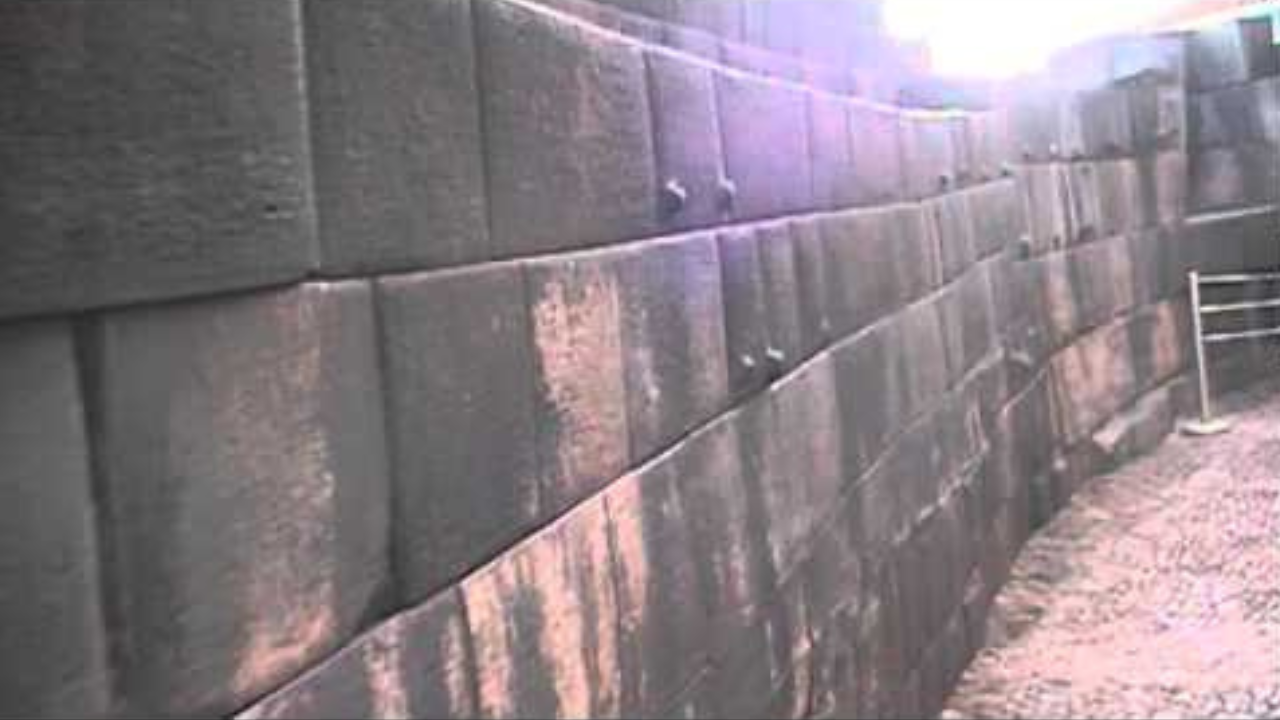 Inca world: Curious nodes and protrusions on the Temple of the Sun