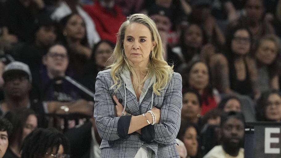 Becky Hammon asks for fine in referee tirade after Aces loss to Wings