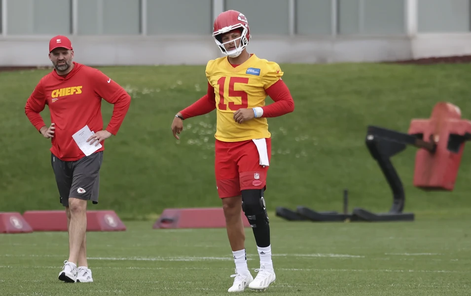 Andy Reid encouraged by Mahomes’ rapid recovery at OTAs