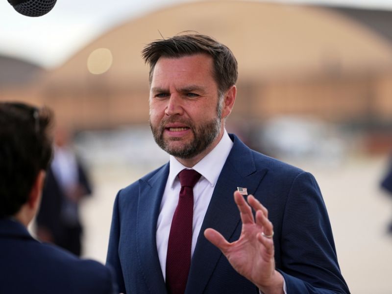 JD Vance: "Was für ein Weichei" - Trump-Vize verbietet US-Militärs, ihn ...