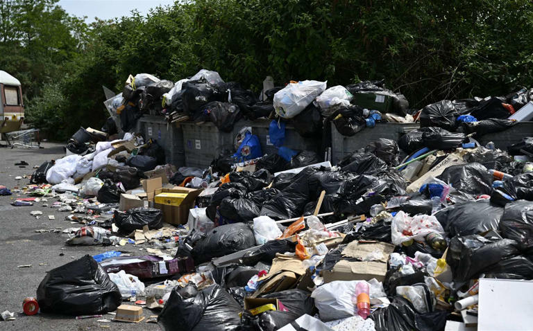 Mountains of rubbish at Samuels Tower in Chatham as AM Surveying and ...