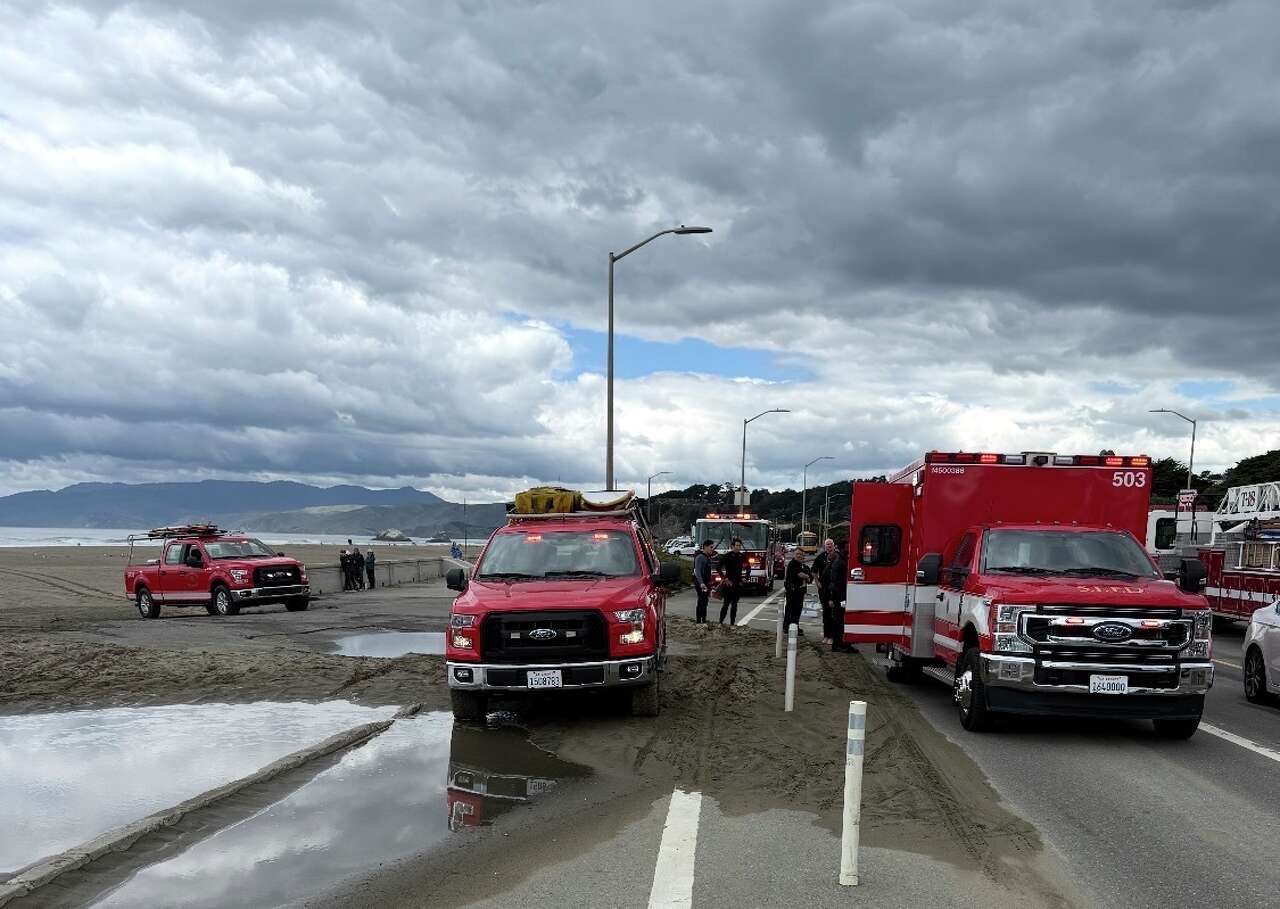 Surfer dies after rescue near SF.'s Ocean Beach
