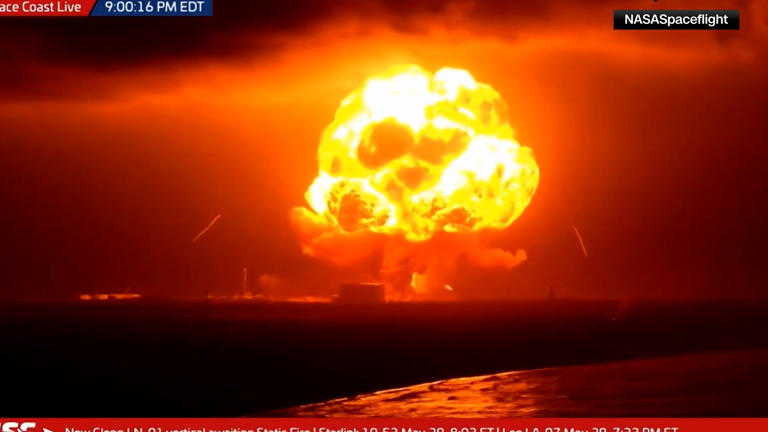 Enorme vuurbal door ontploffing Blue Origin-raket: 'Heel zware dag'