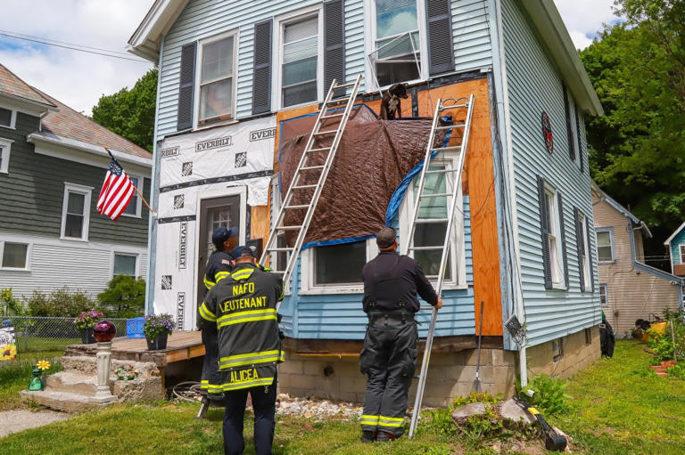 Dog rescued from the roof of a house in Berkshire County