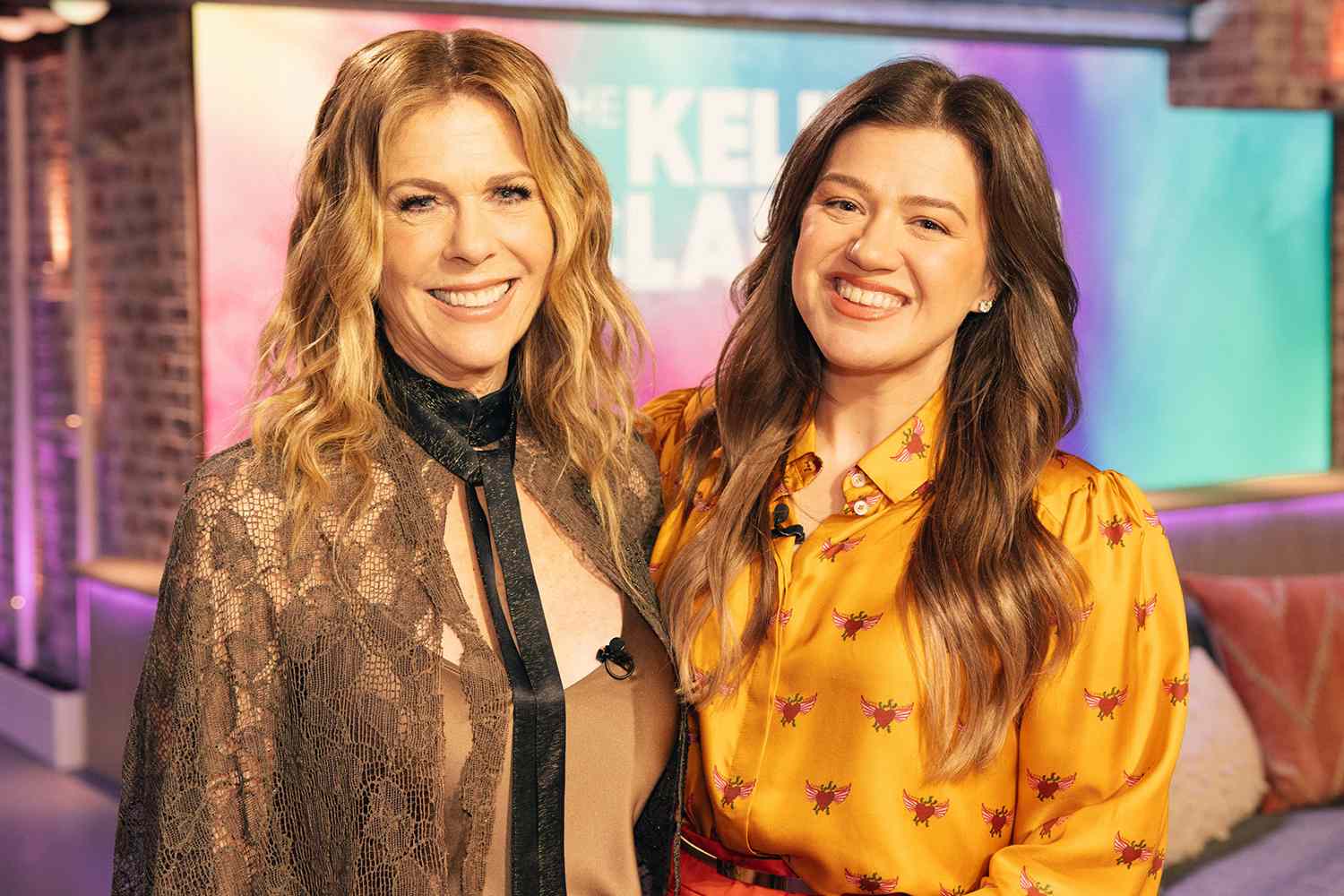 Kelly Clarkson tears up with Rita Wilson over her talk show ending: 'I ...