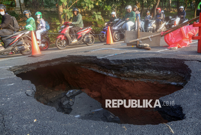 Potensi jalan amblas harus diantisipasi, Wagub: Banyak pipa PAM Jaya ...