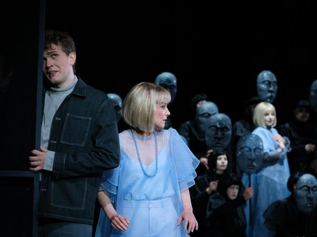 „The Rake's Progress“ feiert Premiere: Drehbühne im Dauereinsatz