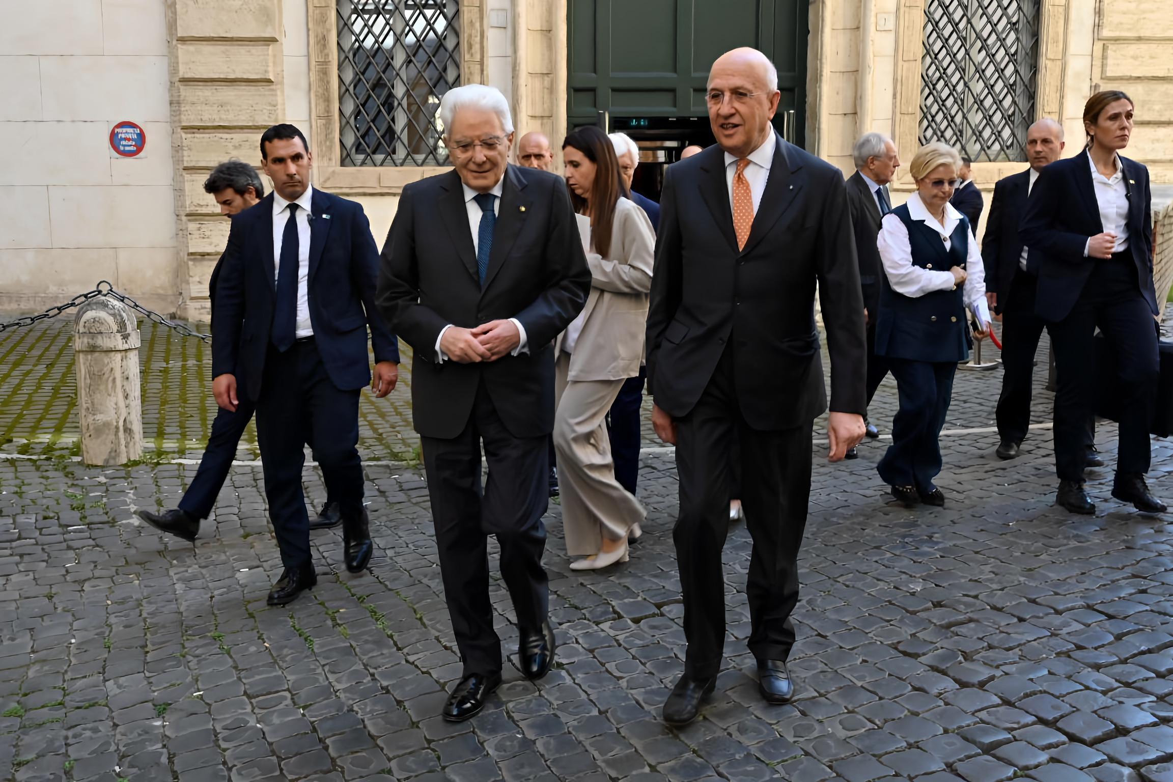 Visita di Mattarella all’Abi. Intitolate due sale ai presidenti emeriti ...