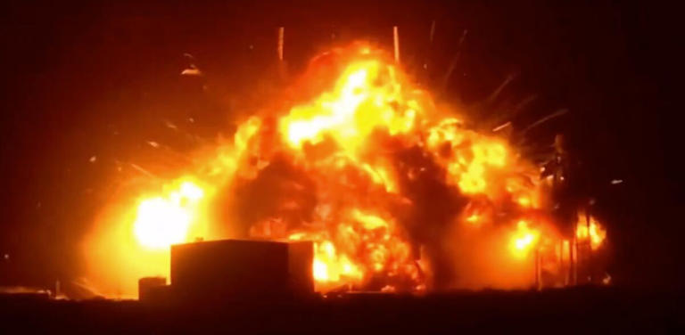 Blue Origin rocket explodes during Florida test as apocalyptic scenes ...