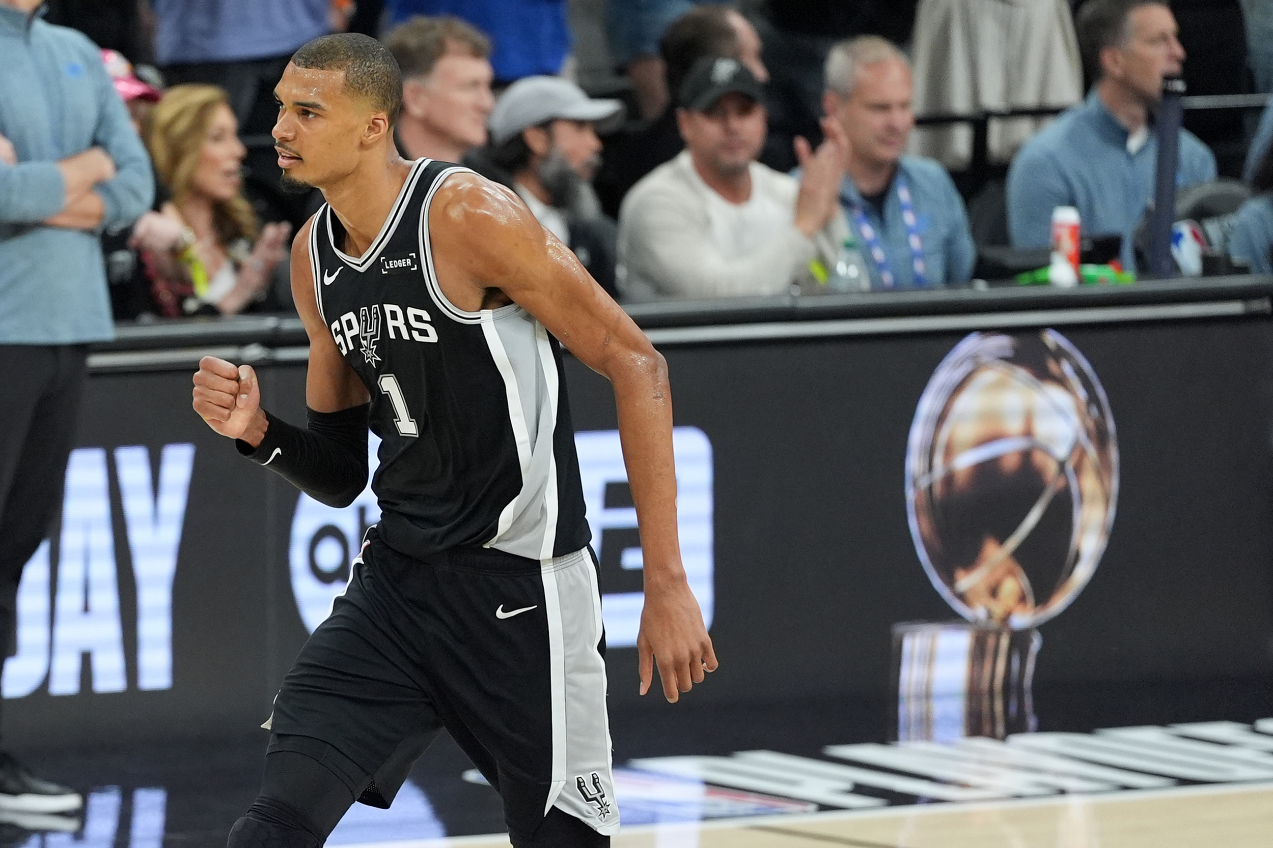 Spurs force Game 7 with dominant third quarter against Thunder