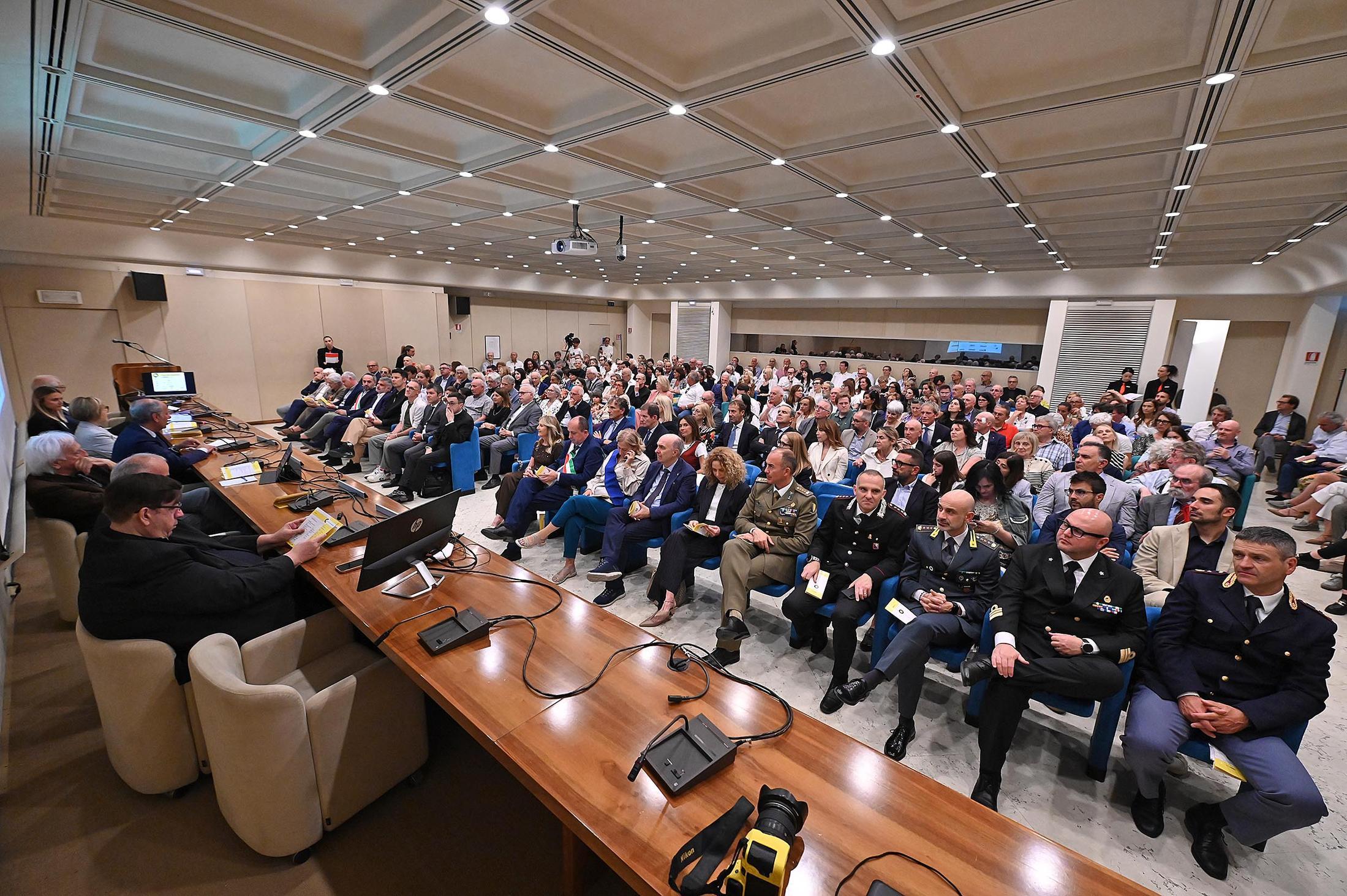 La cerimonia per la Vuelle: adesso volano gli stracci. Il Circolo non ...