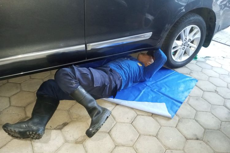Damkar Obok-obok Kolong Kijang Innova Reborn Saat Idul Adha, Ada Tamu ...