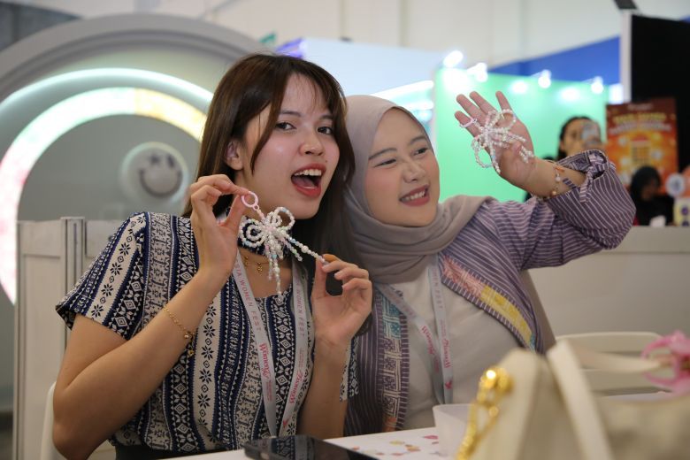 Begini keseruan bikin bag charm cantik bareng Bit Bitz di Indonesia ...