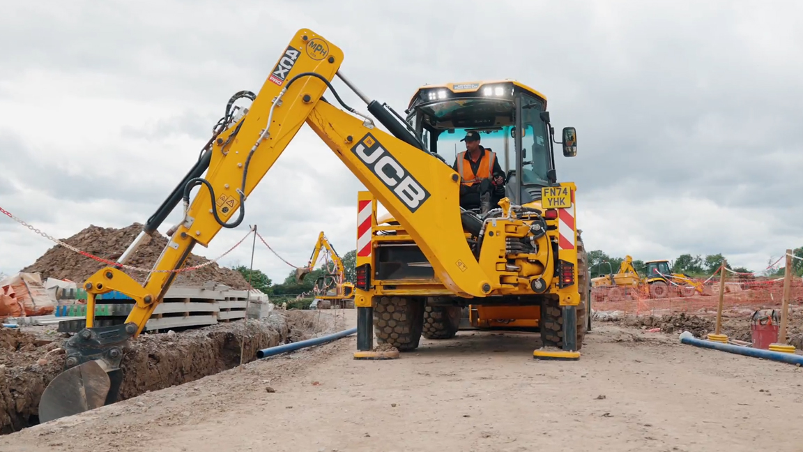 This powerful JCB machine digs deep trenches with ease