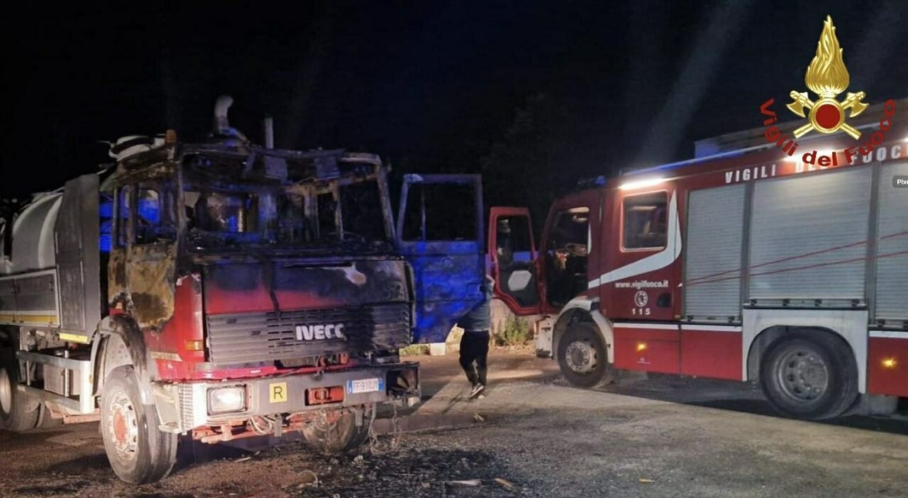 Autospurgo date alle fiamme nel Salento