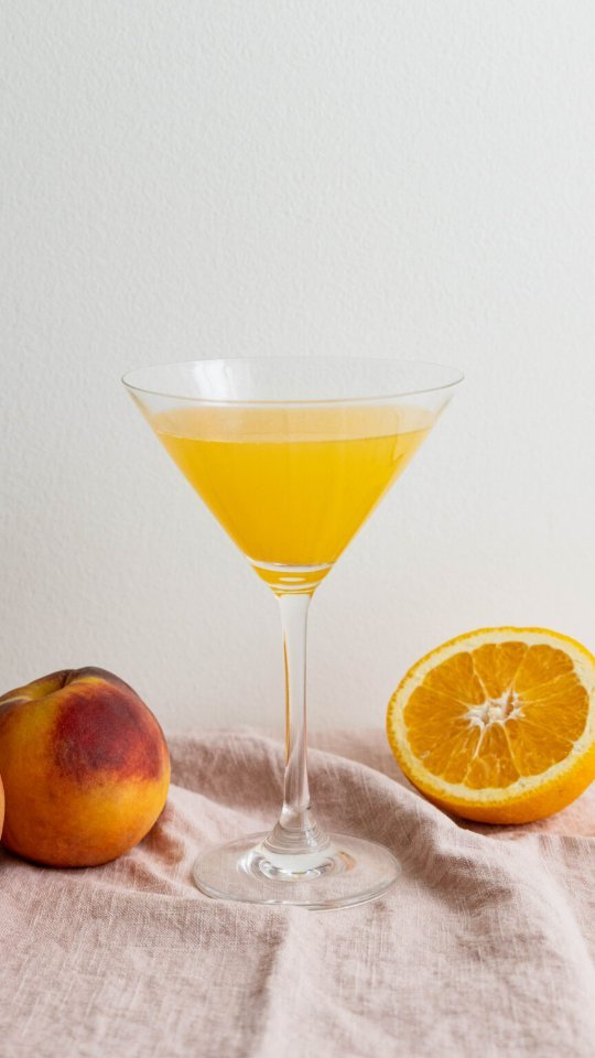 Vodka peach martini sweet refreshing and easy to make