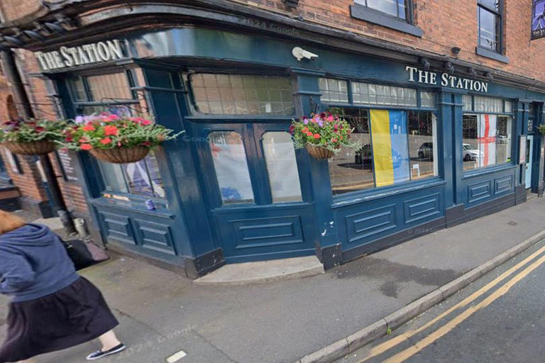 England footie kits banned from pub as punter says 'this'll drive ...