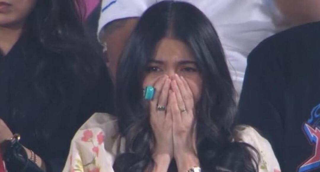 Anushka Sharma wears special prayer ring during Virat Kohli's IPL game ...