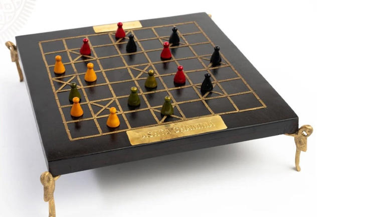 Ancient Indian Board Games That Inspired Chess, Ludo And Snakes ...