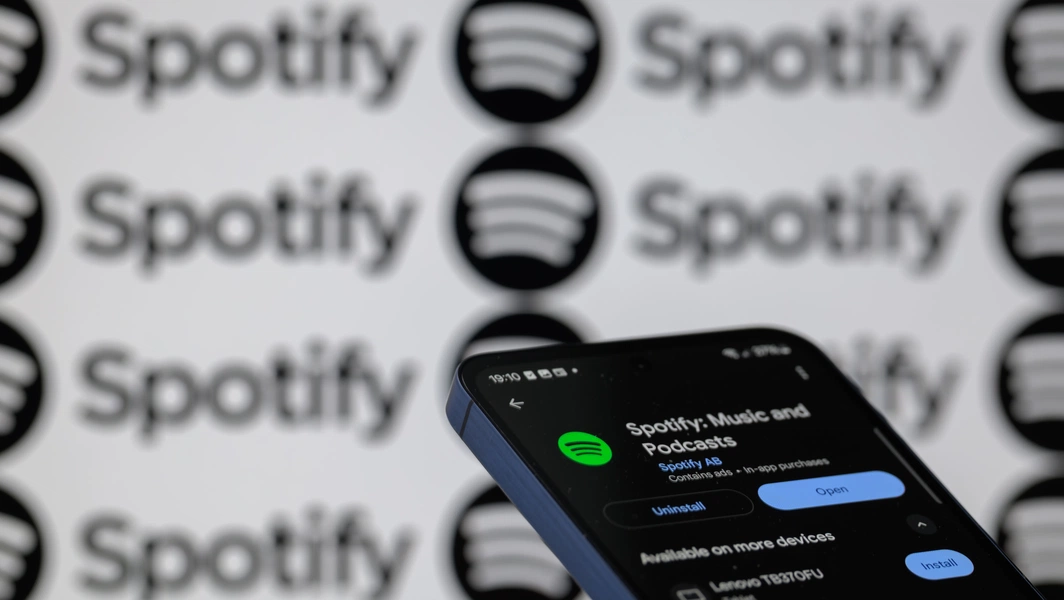 Spotify brings playlist folders and queue tools to mobile