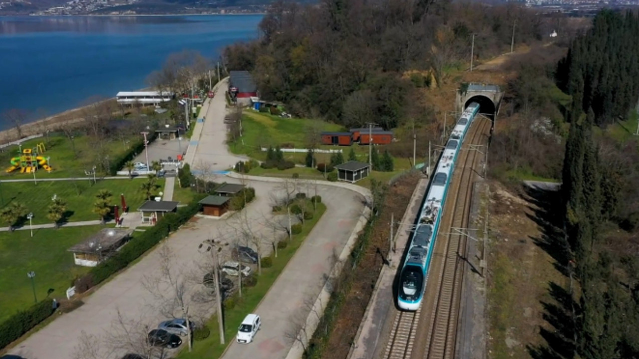 Türkiyenin Gururu: Milli Hızlı Tren 240 Kilometre Hız Testini Başarıyla ...