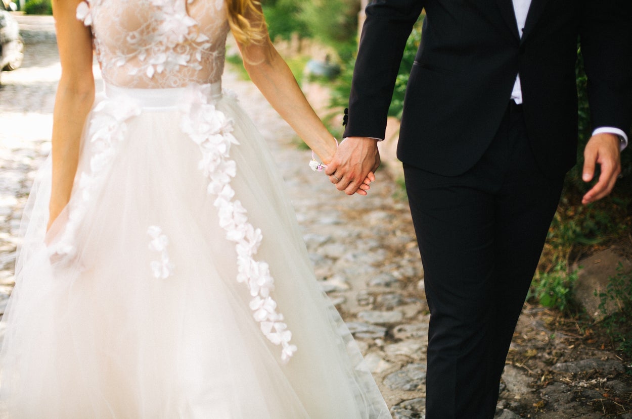 Six secrets to a four-figure wedding, according to frugal newlyweds