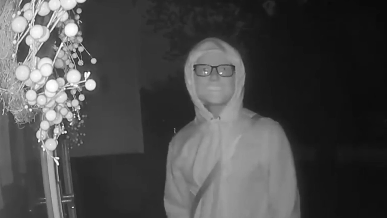 A masked stranger tried her front door - then wiped the doorknob clean ...