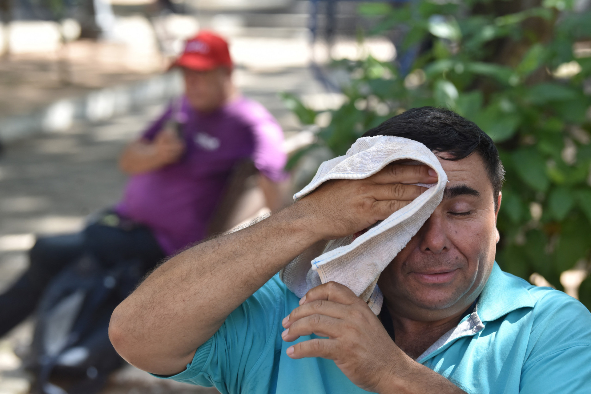 How to recognize a heat stroke vs. heat exhaustion