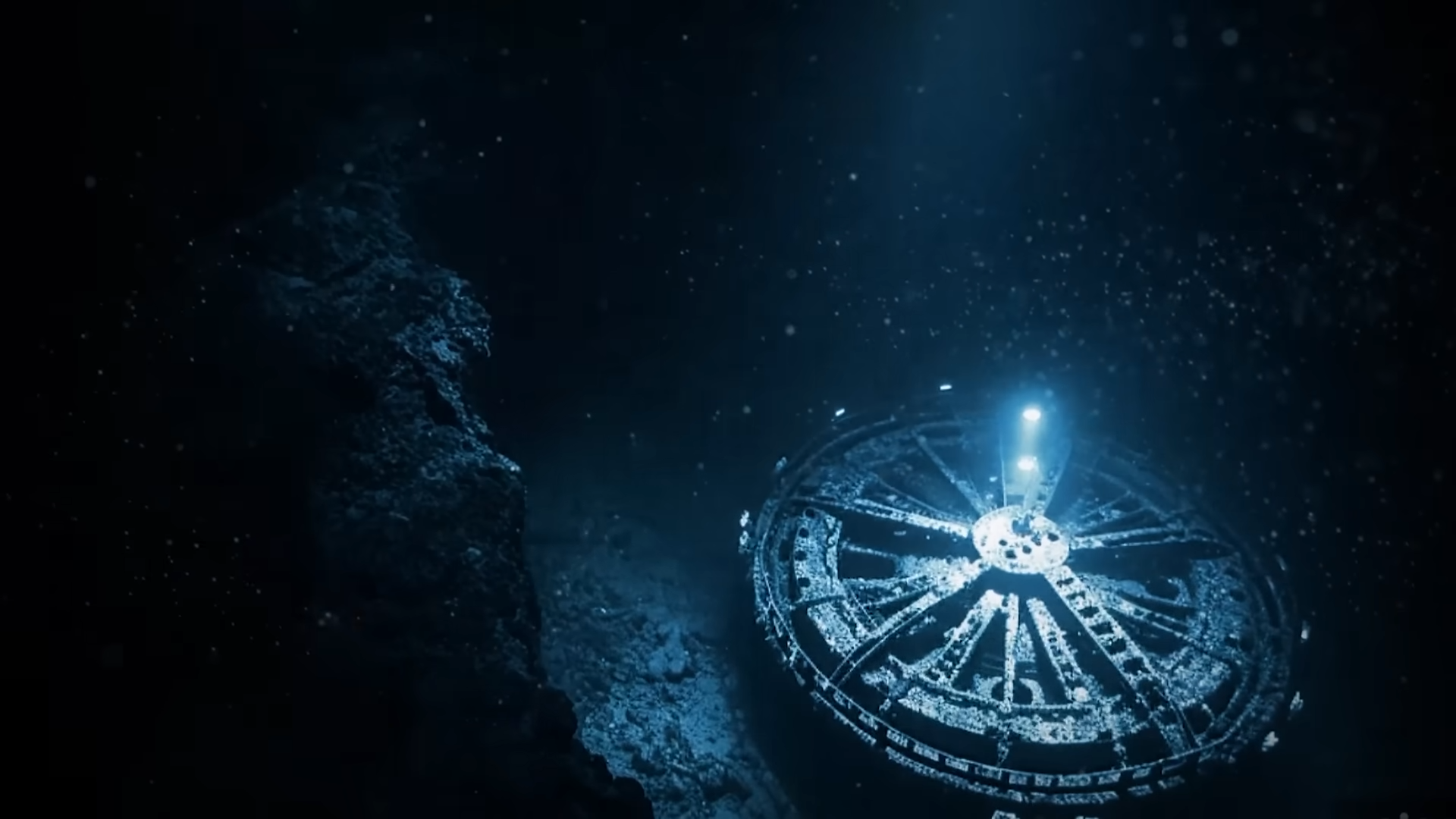 Divers found a giant UFO-shaped object on the seafloor - then the scans ...